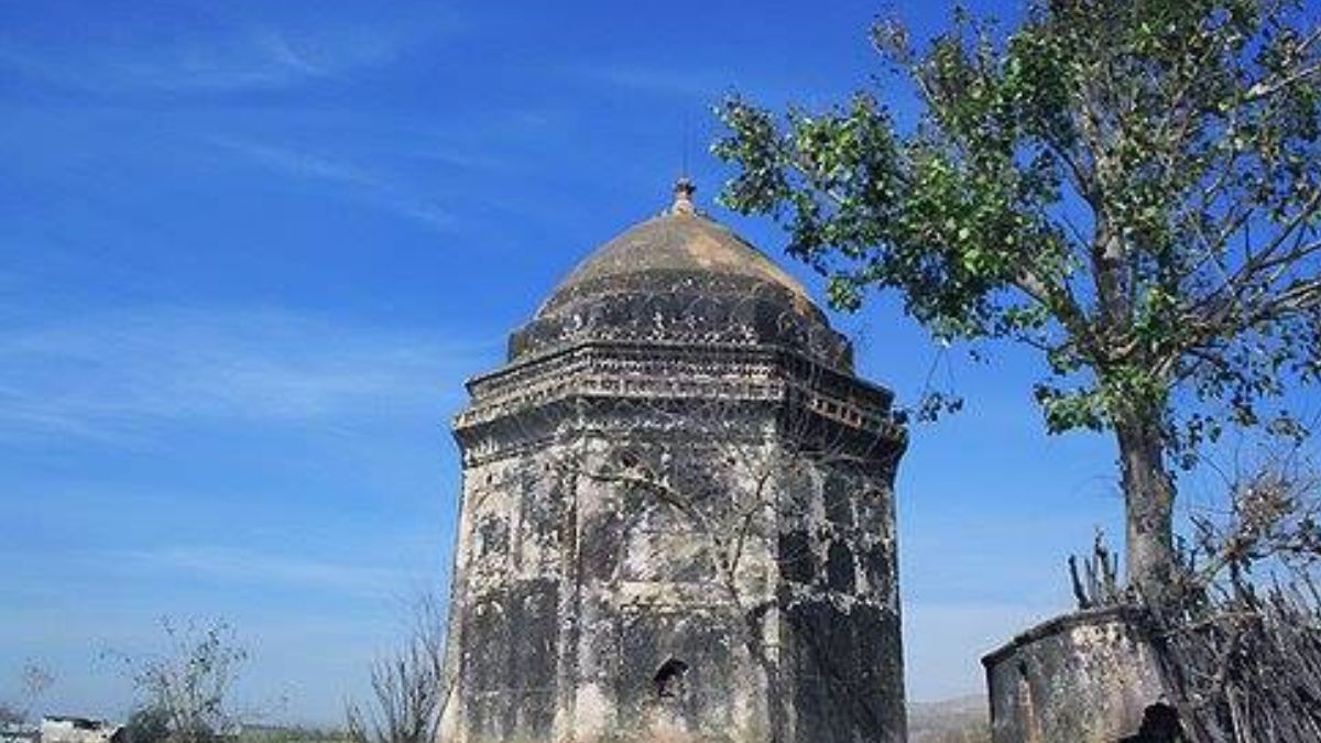 List Of Top 10 Historic Hindu Temples Or Pilgrimage Sites In Pakistan ...