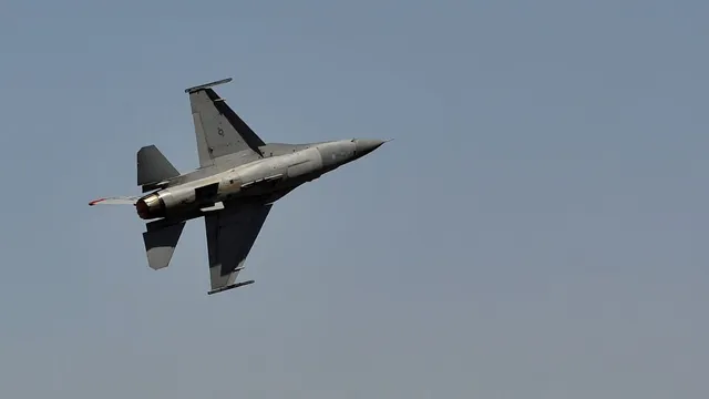 Two Pakistani Pilots Captured As India Shoots Down Pak Fighter Jets In ...