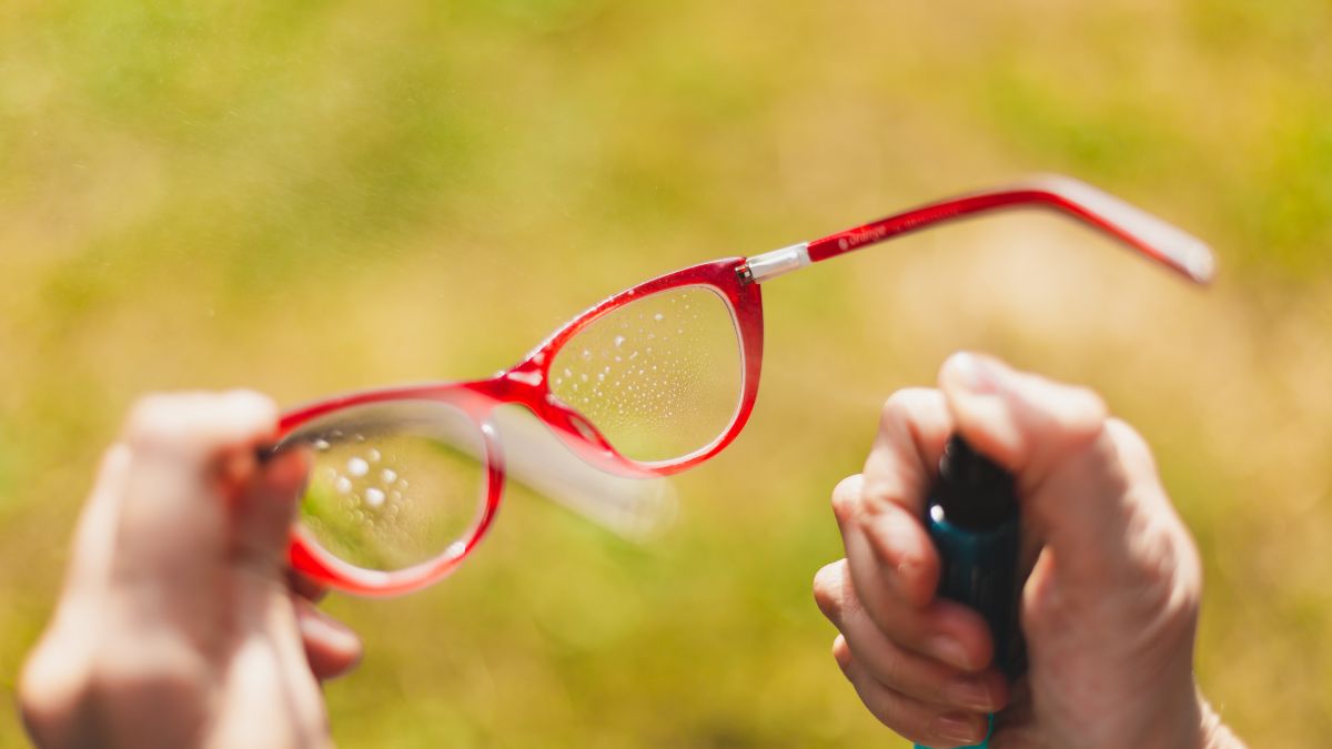 5 Simple Spectacle Cleaning Tips To Get Rid Of Smudges And Spots