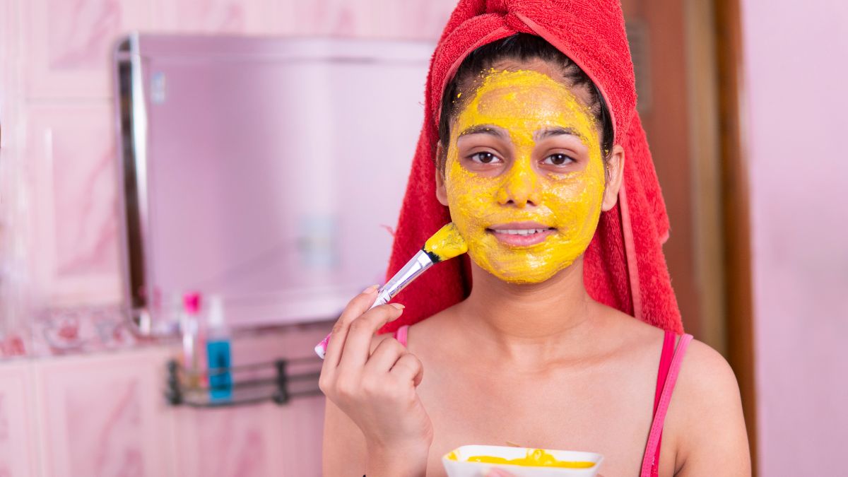 5 DIY Sandalwood Face Packs For Glowing Skin In Summer