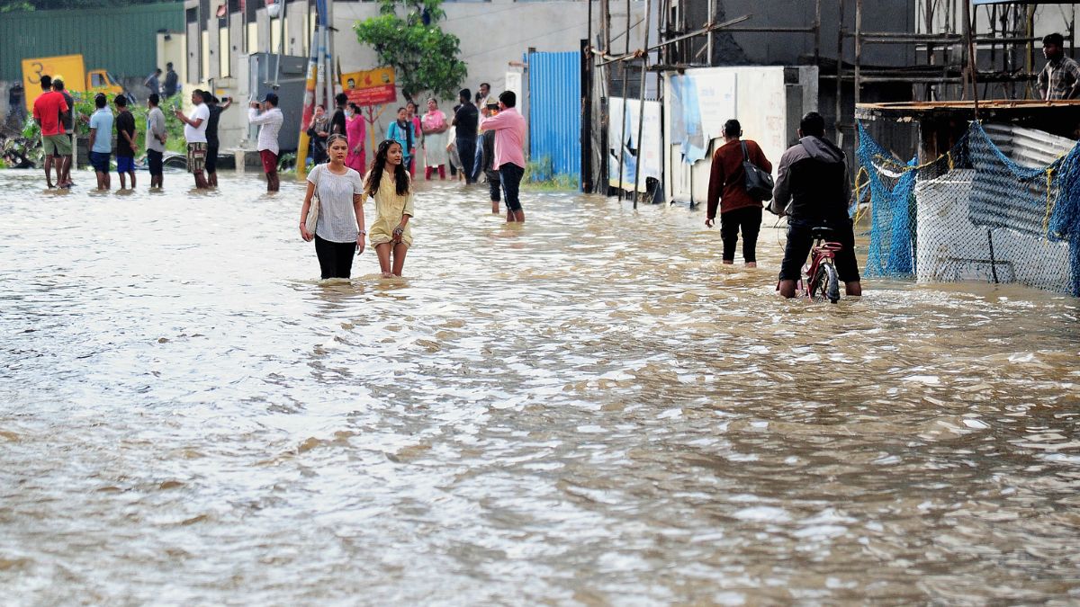 Heavy Rains Disrupt Normal Life In Karnataka, Tamil Nadu And Kerala; 5 ...