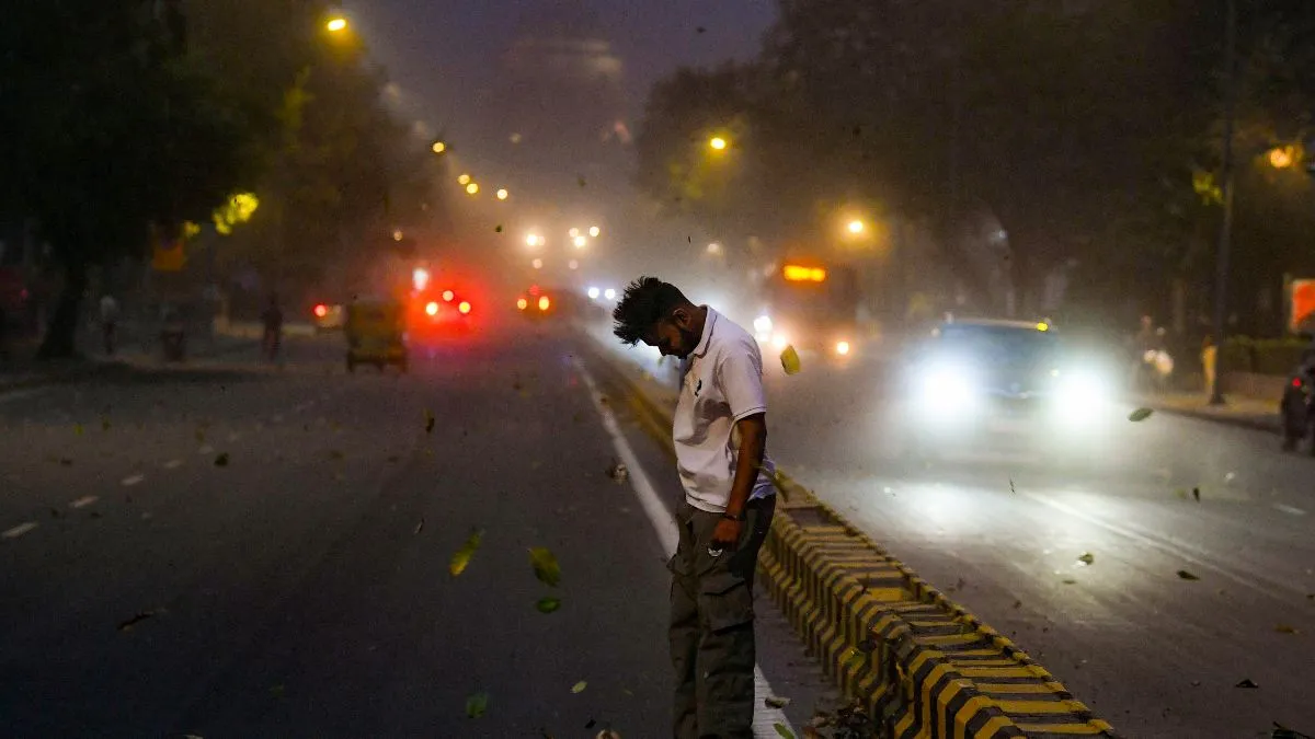Delhi Weather Update: Thunderstorm, Light Rain With Temperature To Hit ...