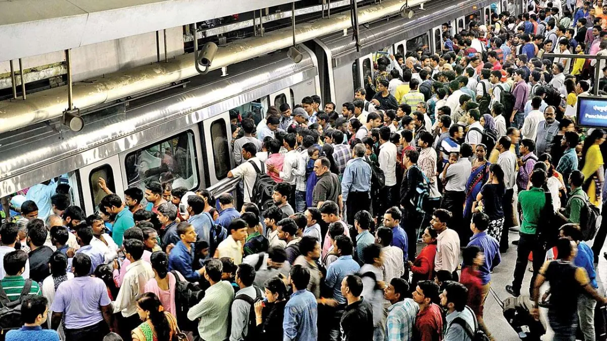 DMRC Introduces PIDS For Real-Time Coach Crowding Info To Ease Peak ...
