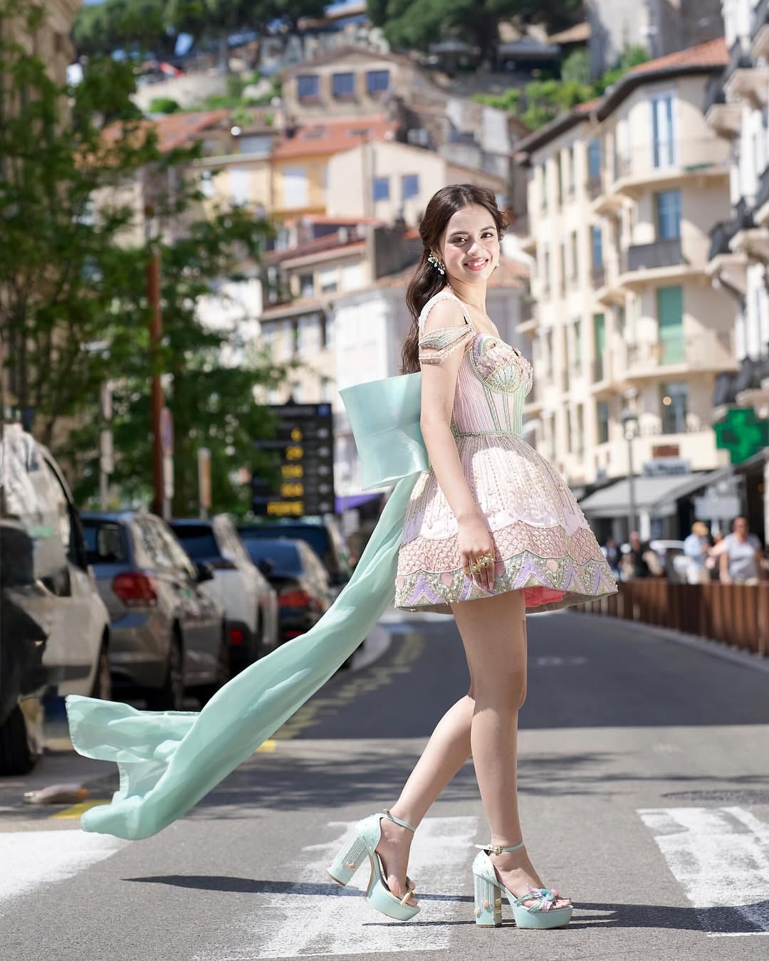 Back Bow Dress Is The New Fashion Accessory; Sara Ali Khan Or Nitanshi ...