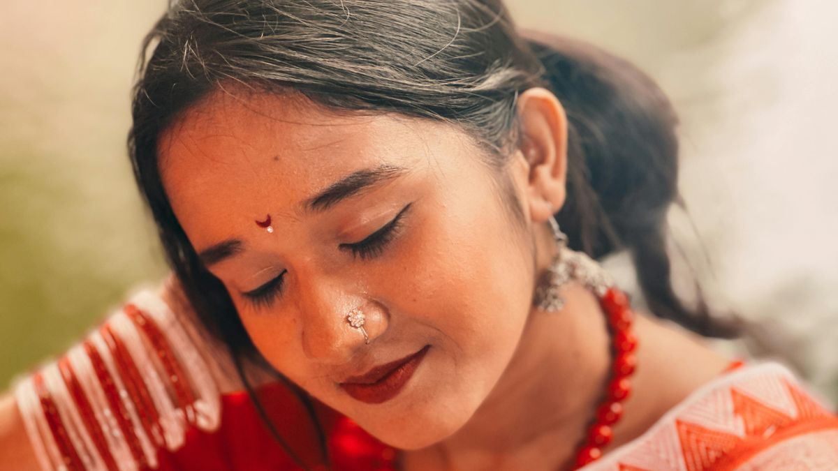 Which Bindi Design Looks Best On Your Face? Here’s How To Choose