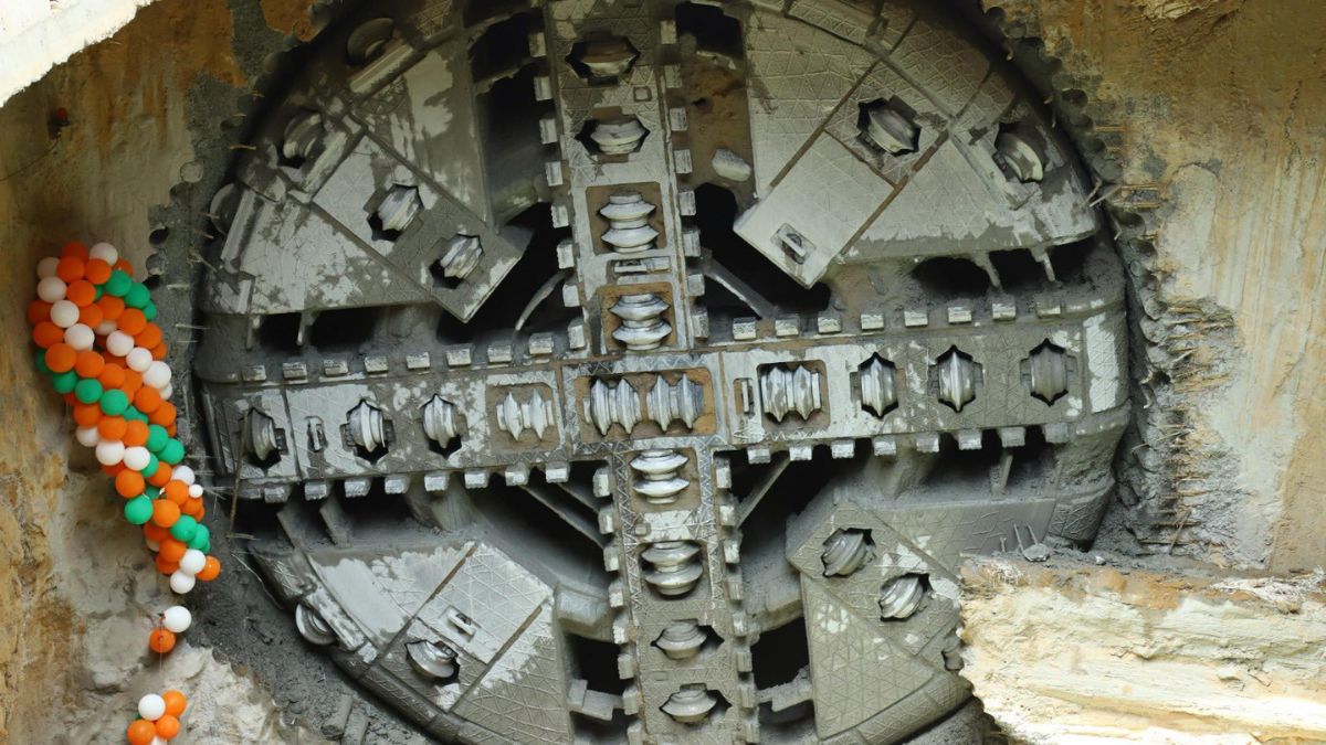 Delhi Metro Achieves Tunnel Breakthrough On Golden Line's Tughlakabad ...