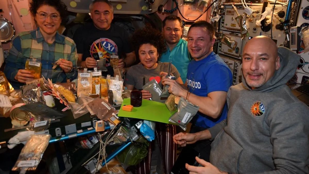 What Astronauts Eat In Space Station: List Of Foods That Went To Space ...