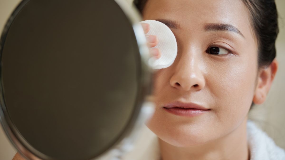 What Are The Easiest 7 DIY Ways To Remove Makeup Naturally Before Bed?