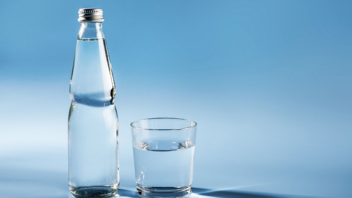 Why Drinking Water From A Glass Bottle Is Considered A Safer Choice?