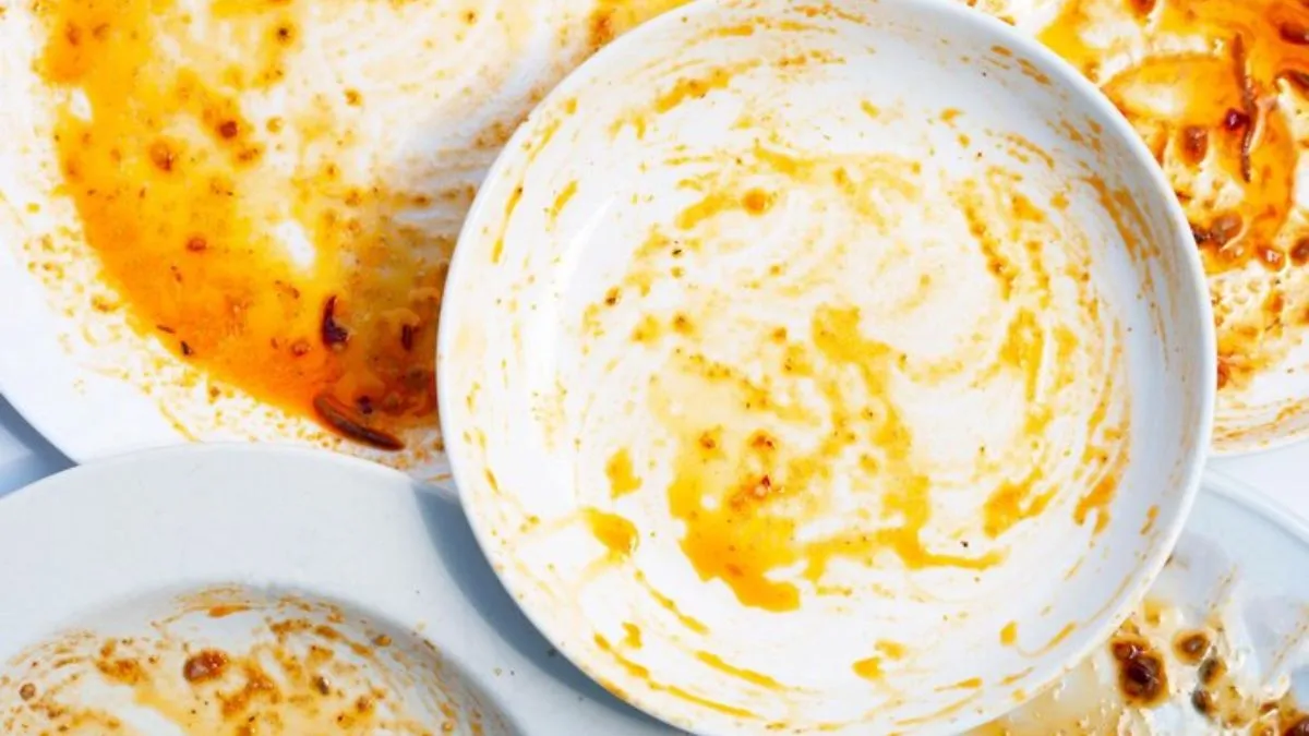 What Are The Best DIY Cleaning Hacks To Remove Yellow Stains From Crockery?