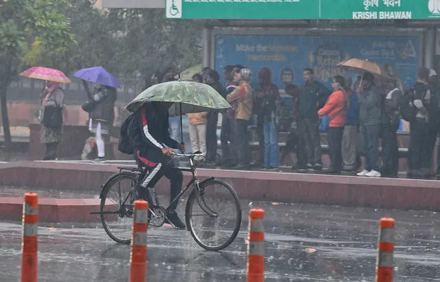 Delhi-NCR Sees Brief Rain; IMD Predicts Showers Till June 23, Issues Yellow Alert | Check Forecast