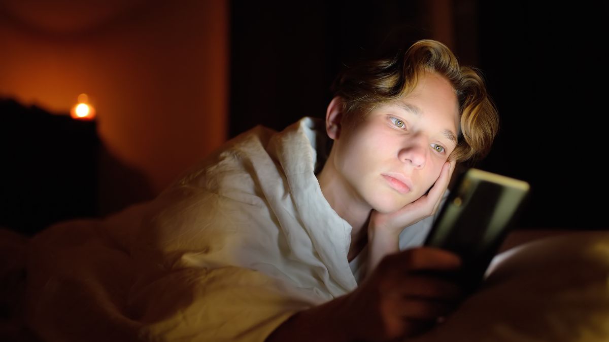 What Happens To Your Body When You Stop Using Phone Before Bedtime?