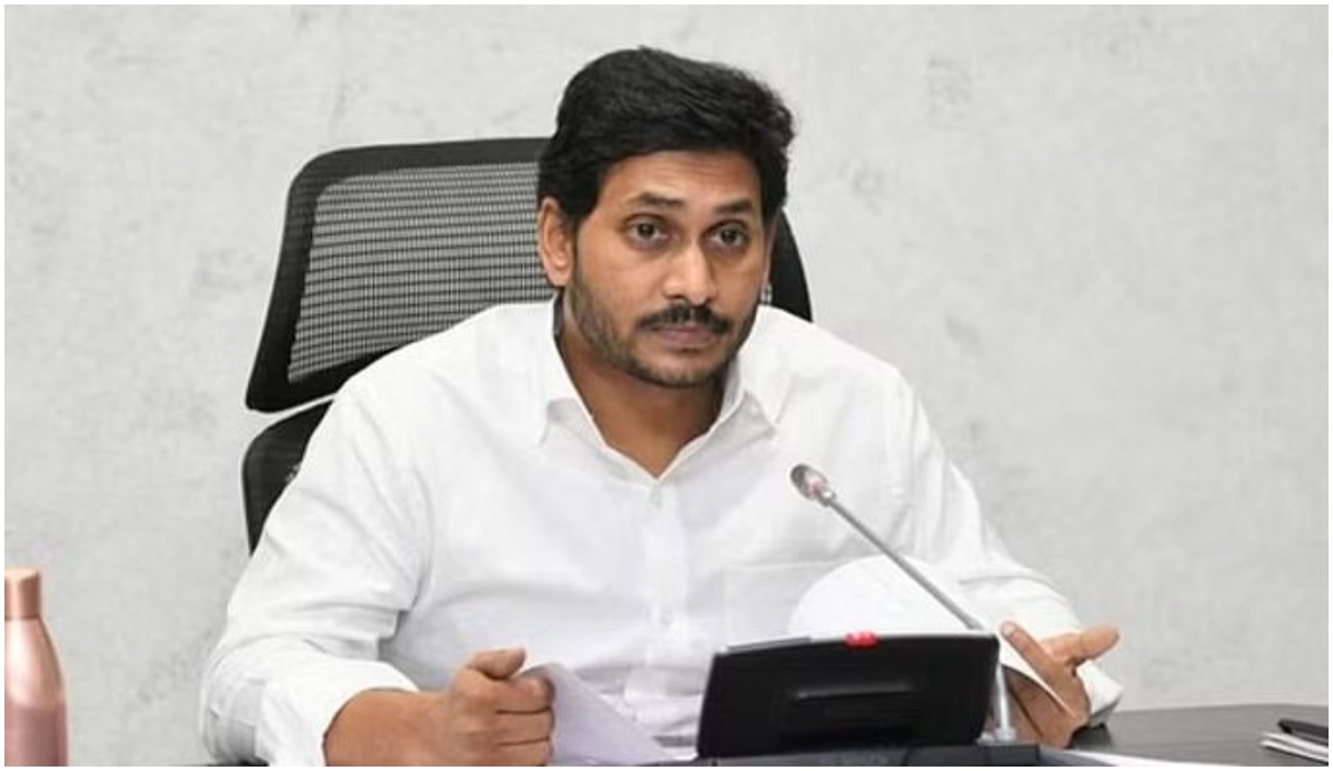 YSRCP Activist Trying To Shower Flowers, Run Over By Jagan Reddy's Car ...