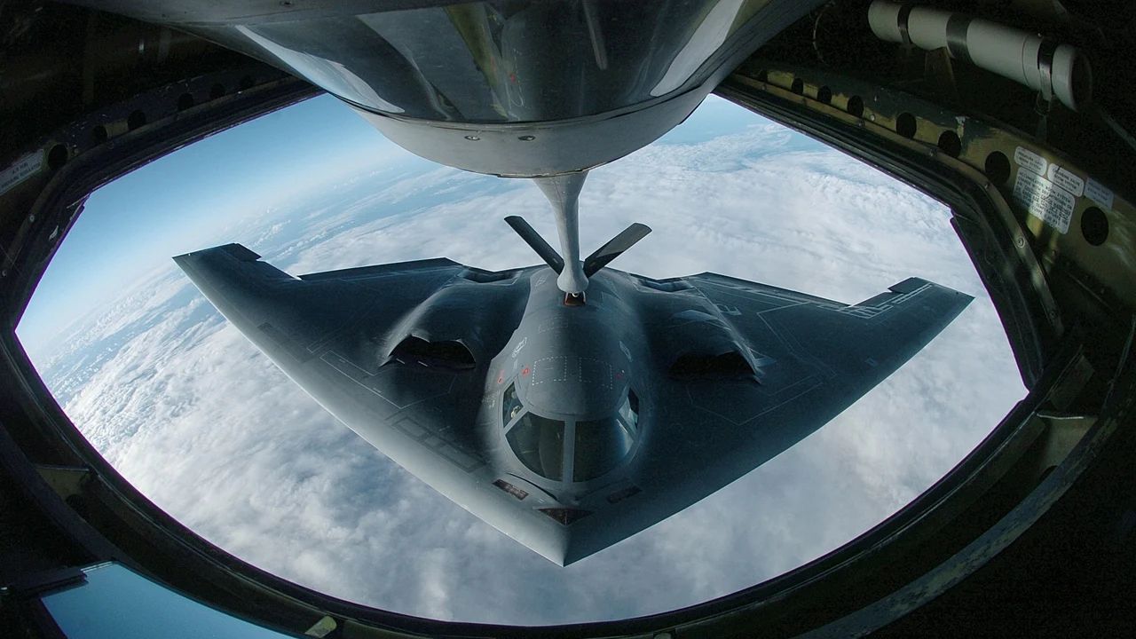 B-2 Bomber: Top Speed And Range Of The US Air Force Stealth Bomber That ...