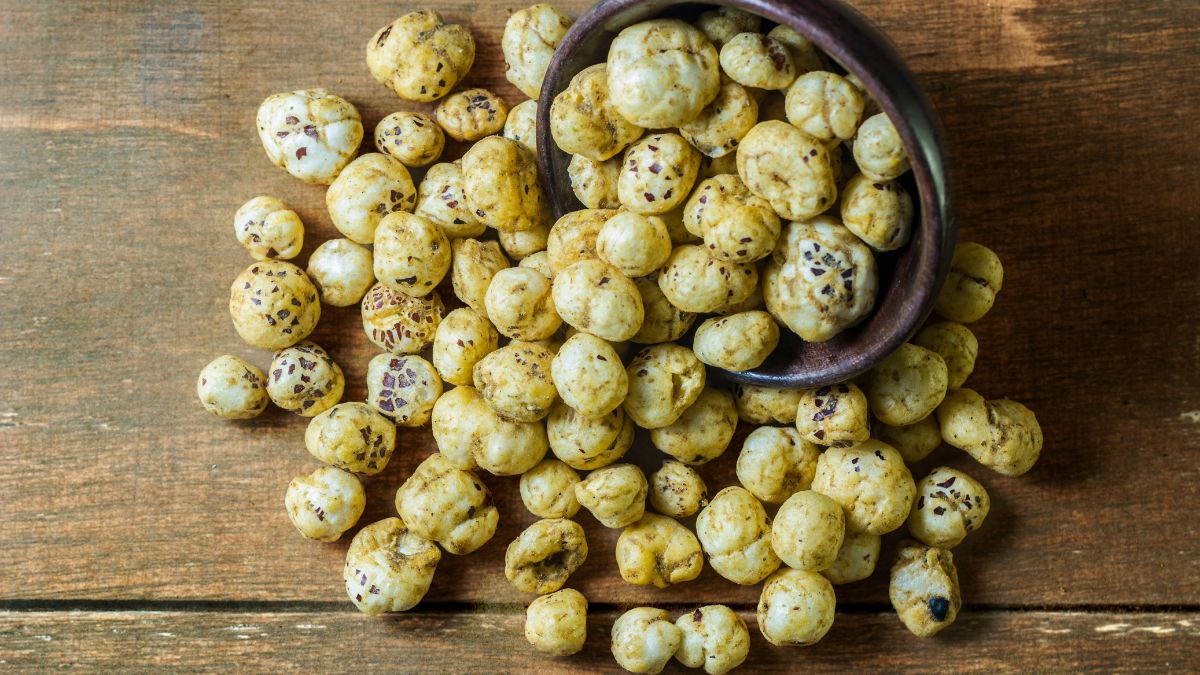 6 Midnight Snacks That Can Keep You Energised At 2 AM During Night Shifts