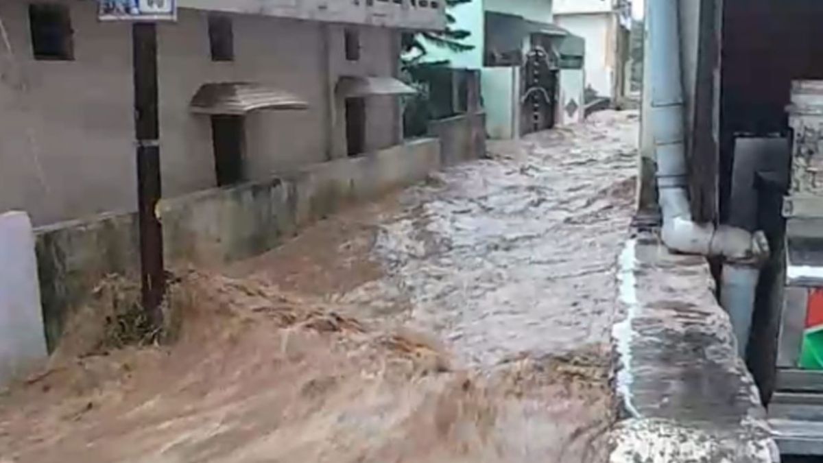 In Pics: Landslides Block Roads, River Ganga In Spate As Continuous ...