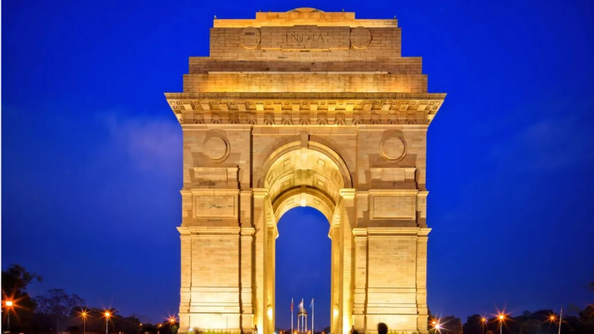 India Gate New Rules: Delhi Police Cracks Down On Picnics, Bans Food ...
