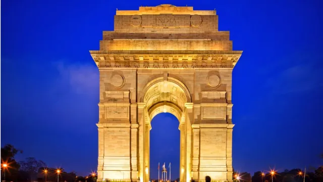 India Gate New Rules: Delhi Police Cracks Down On Picnics, Bans Food ...