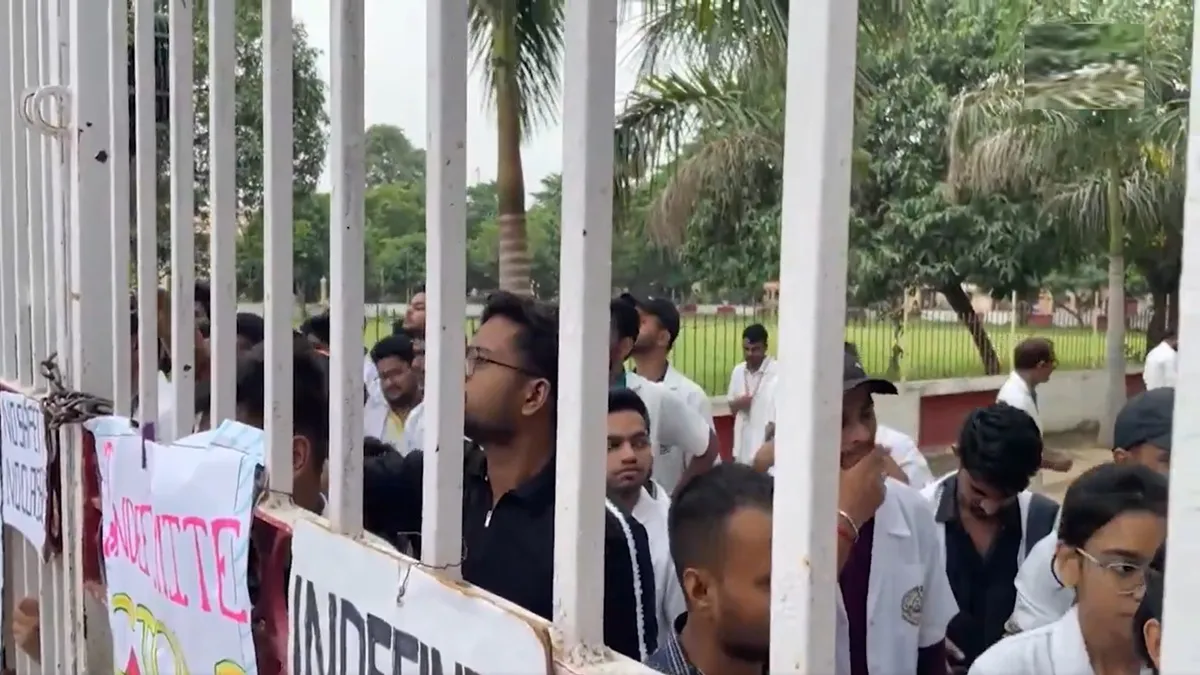 Massive Outrage In Patna After Murder Of Sand Trader, Attack On Student ...