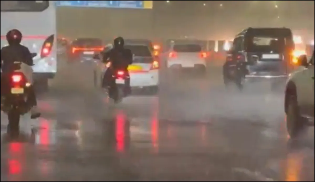 Rain Lashes Parts Of Delhi-NCR Causing Traffic Snarls | Watch