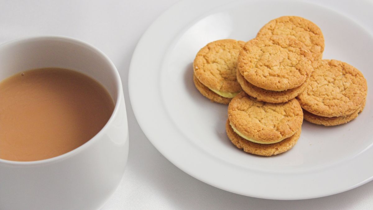Is Chai With Biscuits Bad For Your Health? 5 Healthy Tea-Time Snacks ...