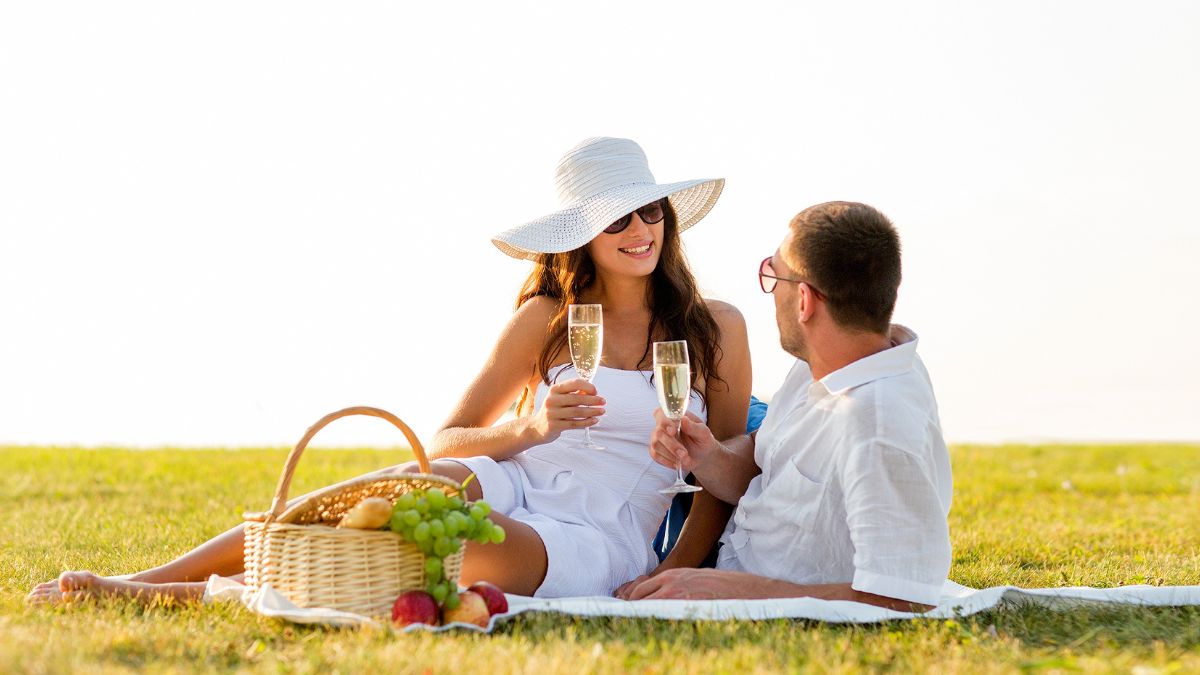 Skip The Candlelight Dinner! 6 Unconventional Date Ideas That Will ...