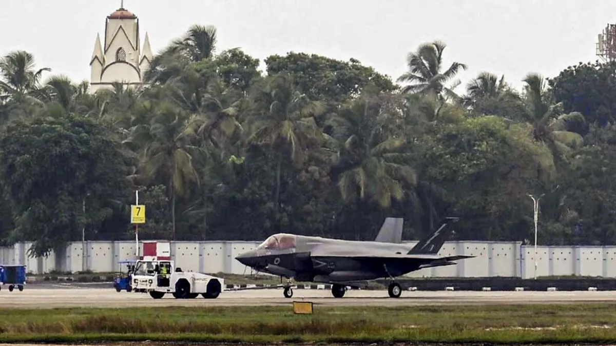 British Navy's F-35 fighter Jet Takes Off From Kerala After Being ...