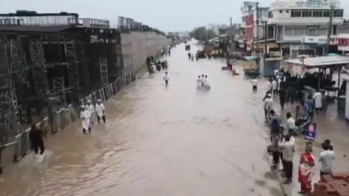 Gujarat Weather Update: Heavy Rain Causes Waterlogging In Ahmedabad, Banaskantha, Other ...