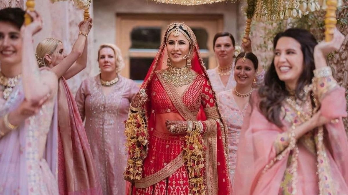 Why Hindu Brides Wear Red On Their Wedding Day? History, Culture And ...