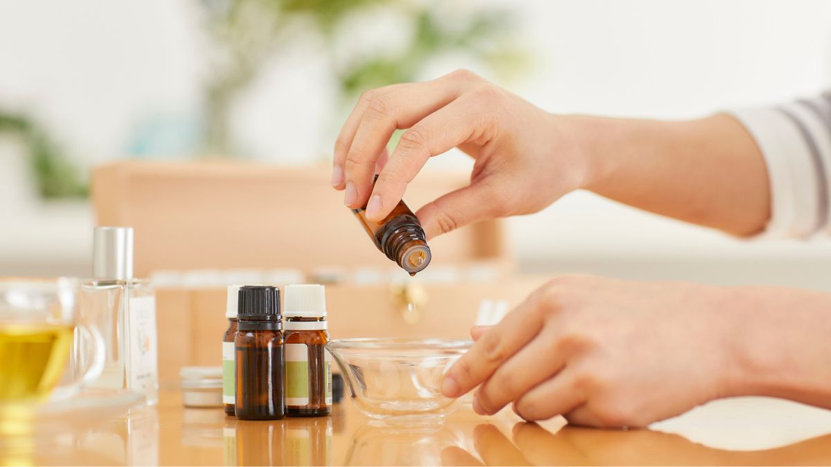 How To Make DIY Henna Oil At Home For Naturally Black Hair?