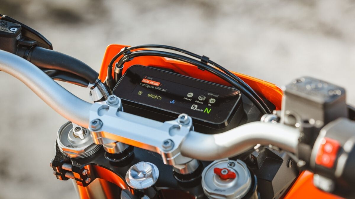 2026 KTM 690 Enduro R, 690 SMC R Globally Unveiled; Here's What's New