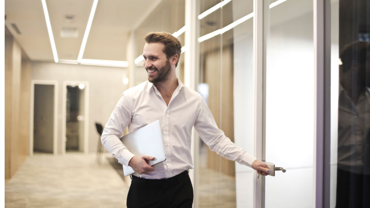 8 Professional Dressing Tips To Make A Lasting Impression In Your Interview
