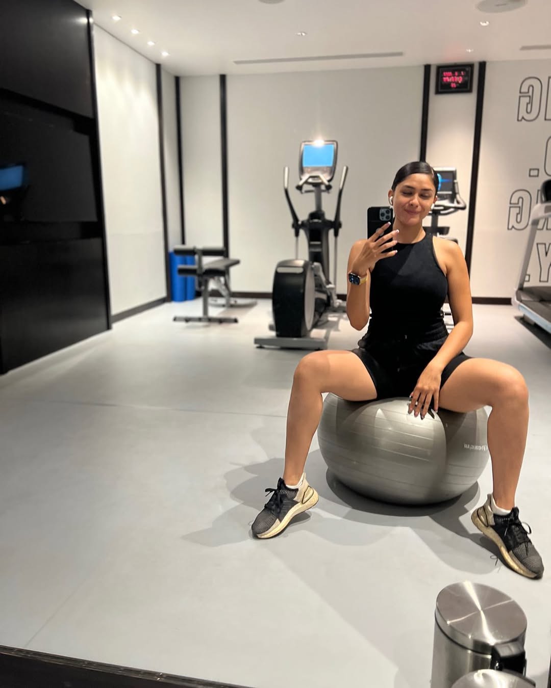 Mrunal Thakur’s Love For Black Workout Outfits Steals Spotlight Amid ...