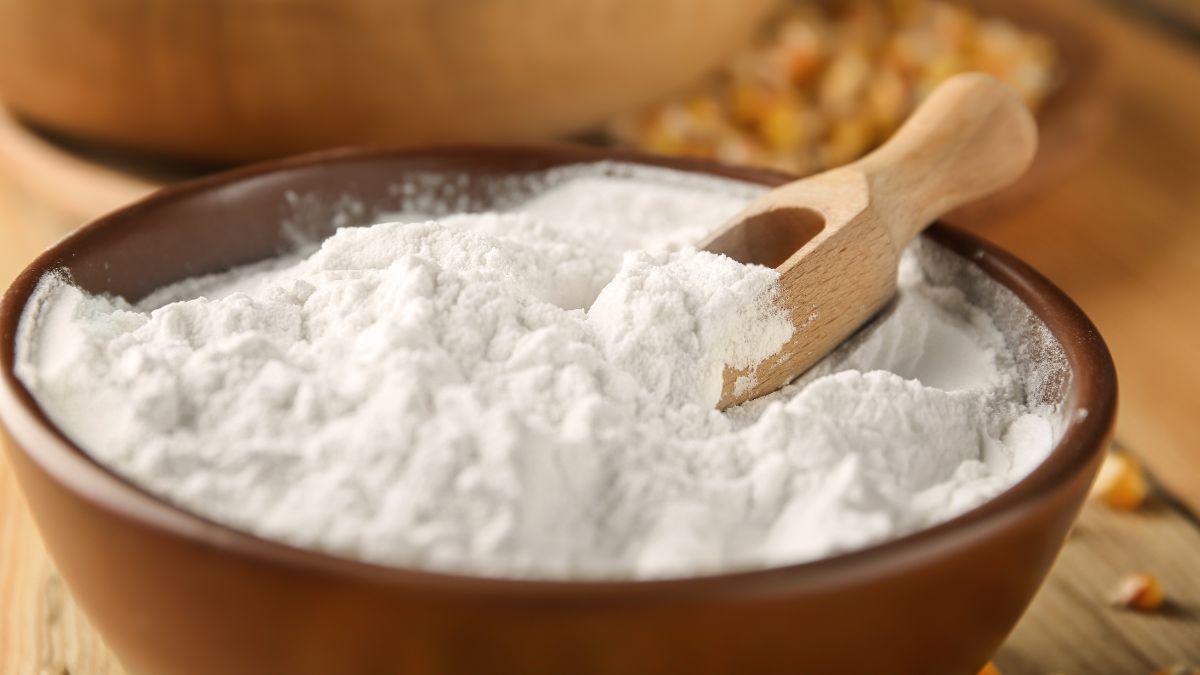 How To Make DIY Dry Shampoo Using Cornstarch For Oil-Free Hair?