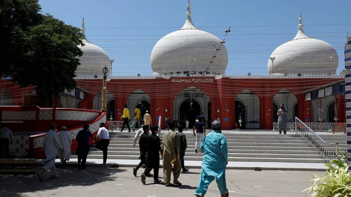 Pakistan Has 6,00,000 Mosques Compared To 23,000 Factories: Census ...