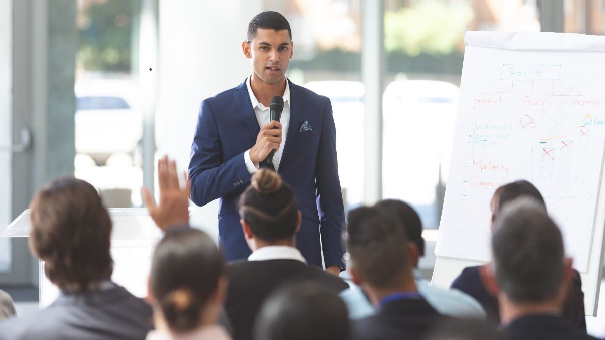 7 Proven Tips To Become A More Confident Public Speaker To Captivate Any Audience