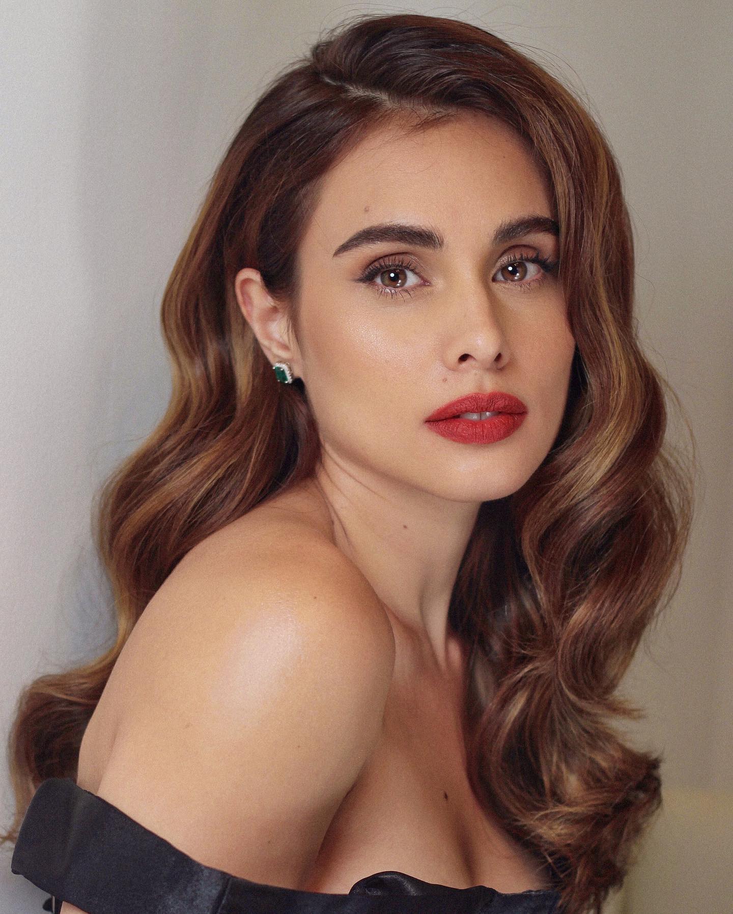 What Are The Fall Makeup Trends Of 2025 That You Must Try This Season? Tight Lines, Wine-Stained ...