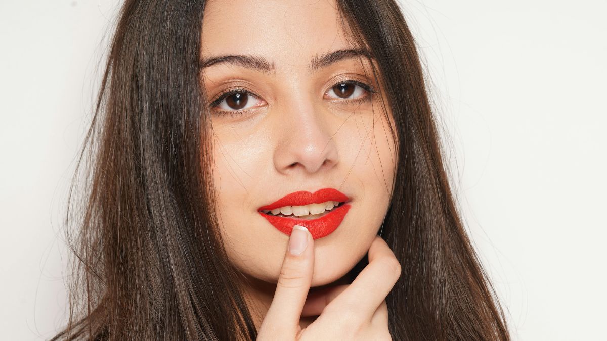 Durga Puja 2025: 7 Essential Makeup Tips For A Head-Turning Festive Look