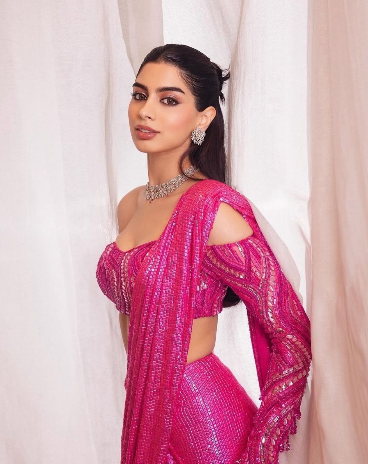 Shardiya Navratri 2025 Day 9: Stunning Pink Outfit Ideas Inspired By ...