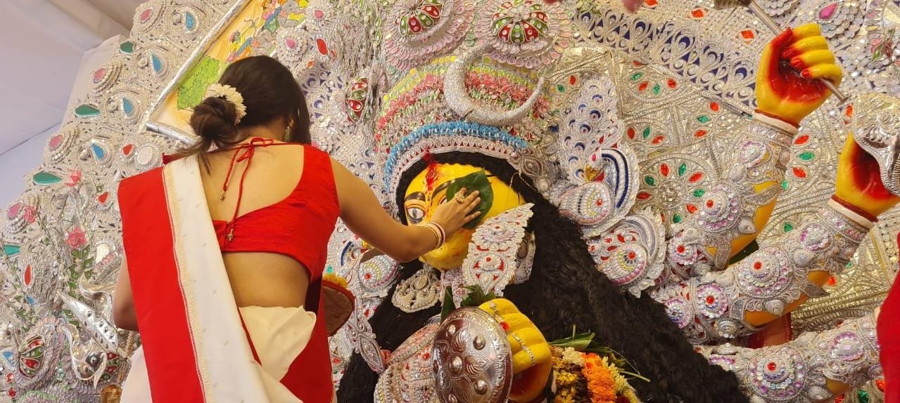 Devotees Perform Traditional Rituals, Offer Prayers As Durga Utsav Ends ...