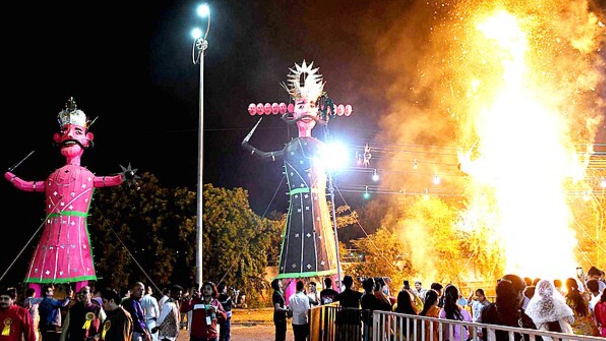 Ravan Dahan Shubh Muhurat Dussehra 2025: Check Timings, Significance ...