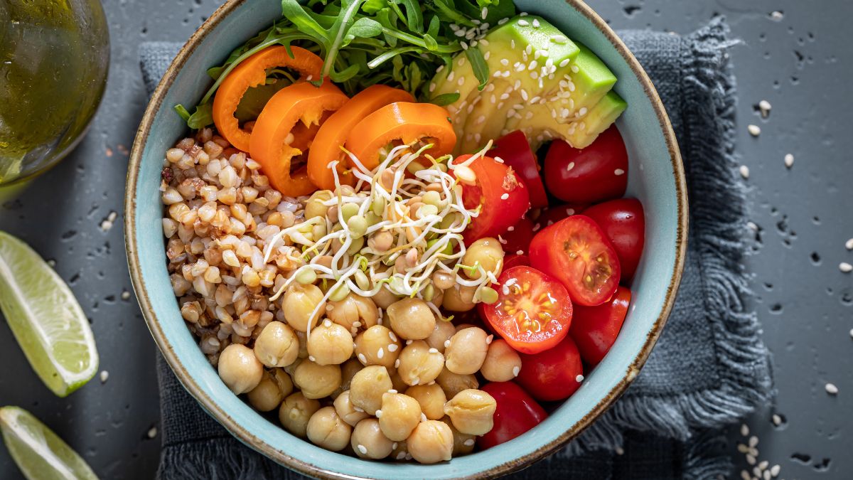 4 Smart Hacks To Say Goodbye To Midnight Hunger Pangs