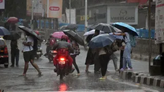 Pune Weather: Light To Moderate Rain Disrupts Traffic; IMD Issues ...