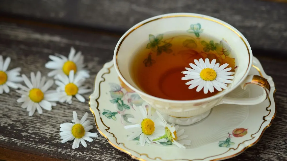6 Herbal Teas That Naturally Reduce Stress And Help You Feel Calm ...