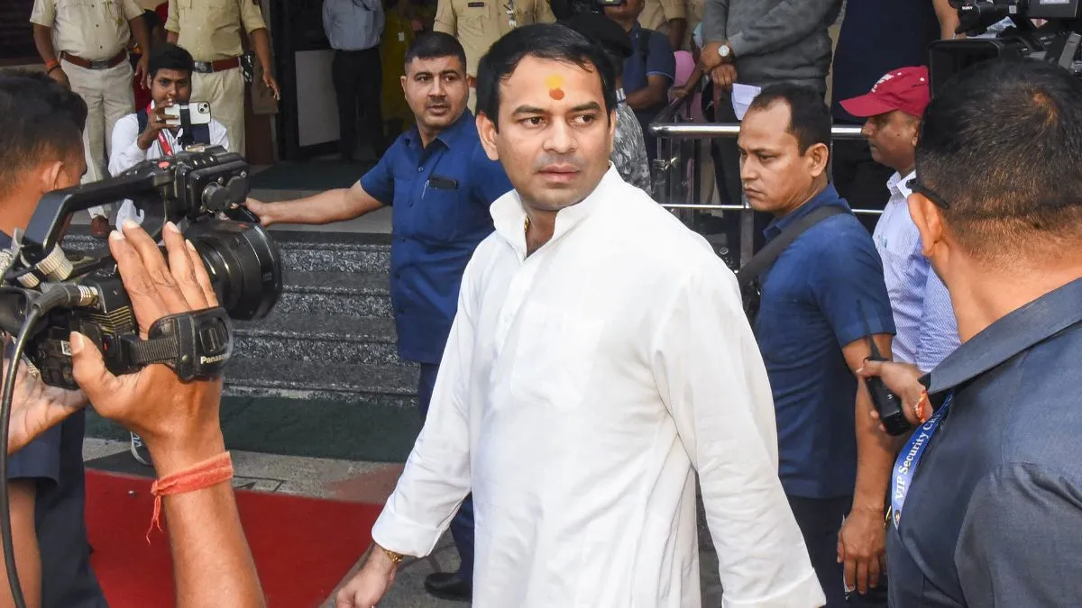 ‘Will Be With Anyone Who…’: Tej Pratap Meets BJP MP Ravi Kishan At Patna Airport, Hints At Post ...