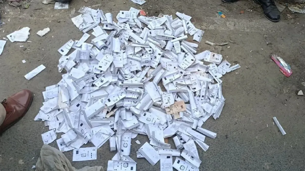 Bihar Elections 2025: Hundreds Of VVPAT Slips Found Dumped On Samastipur Road Amid Vote Chori ...