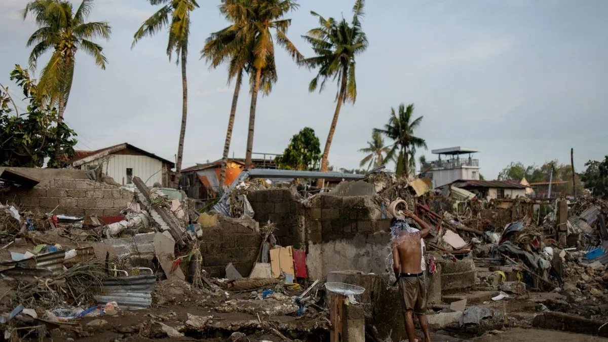 Super Typhoon Fung-wong Wreaks Havoc In Philippines: Over 100,000 ...