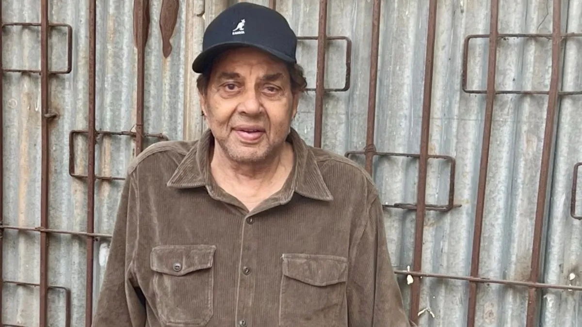 Bobby Deol Takes Dharmendra Home In Ambulance After Discharge, Sunny ...