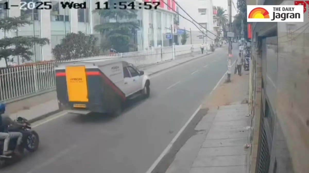 Bengaluru ATM Heist: CCTV Shows Cash Van Fleeing With Rs 7 Crore Stolen ...