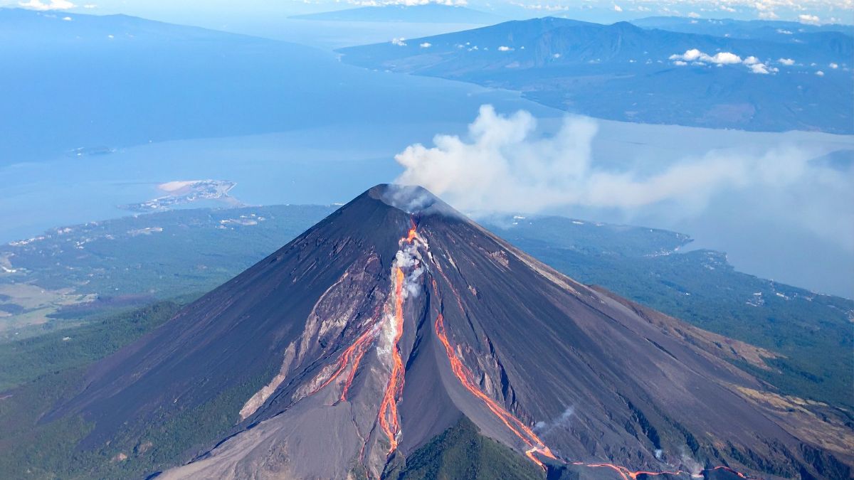 List Of Top 10 Deadliest Volcanic Erruptions In World History With ...